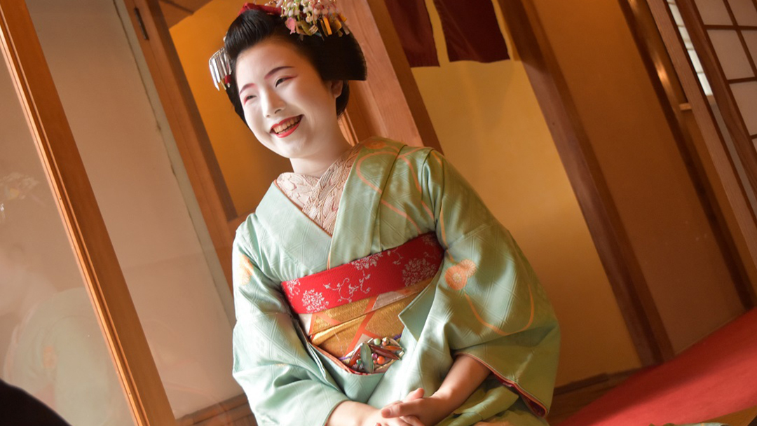 Maiko and Geisha | Traditional culture & cuisine ENCHANTED TIME WITH MAIKO